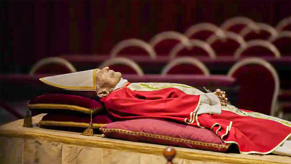 Pope praises ‘wise, tender’ Benedict at solemn burial (Video) – Sri ...