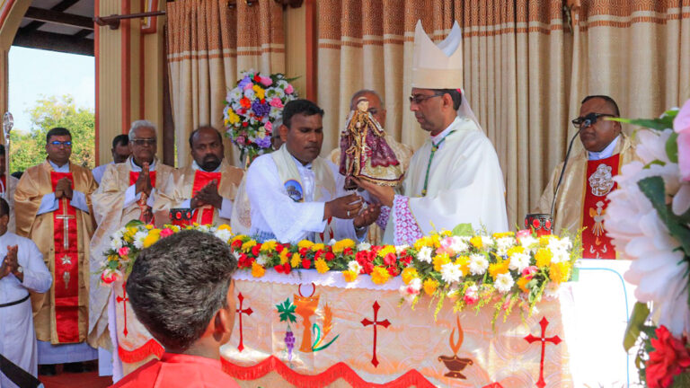 Around 2,500 Indian pilgrims join Kachchatheevu feast – Sri Lanka ...