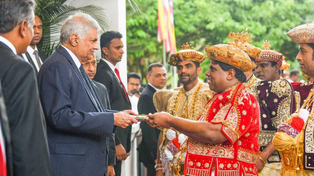 President handed over ‘Sandeshaya’ as Esala Perahera concludes (Pics ...