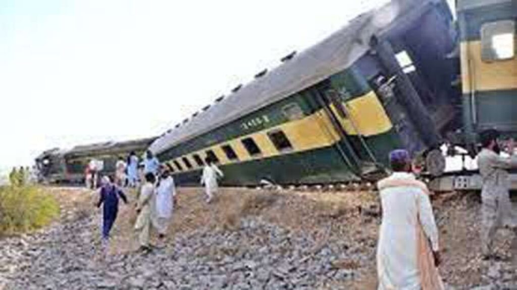 30 killed after train derails in Pakistan – Sri Lanka Mirror – Right to Know. Power to Change