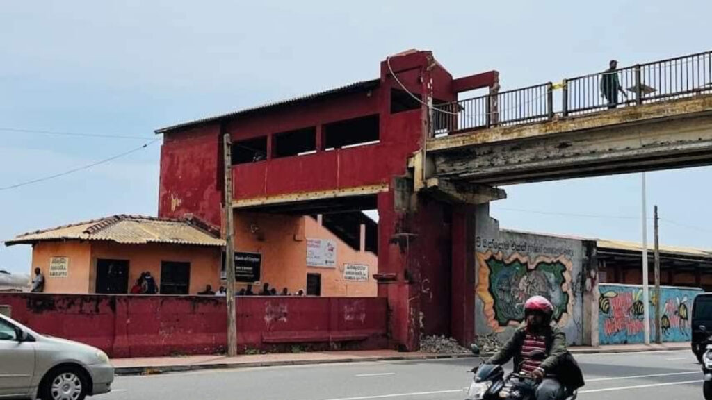 Pedestrian bridges in Marine drive to be completed in 6 months – Sri ...