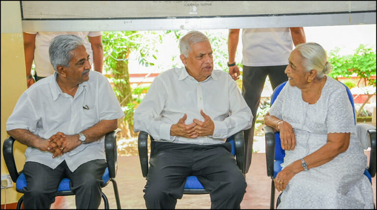 President pays final respects to late Dr. Ariyaratne & Palitha ...