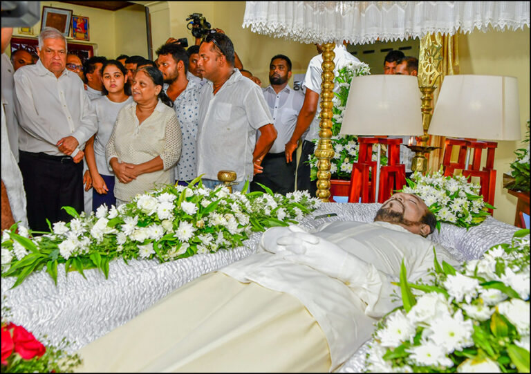President pays final respects to late Dr. Ariyaratne & Palitha ...