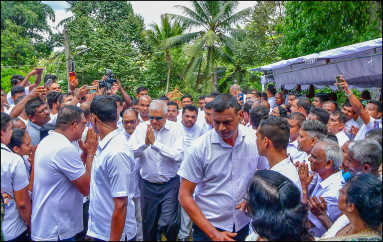 President pays final respects to late Dr. Ariyaratne & Palitha ...