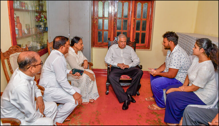 President pays final respects to late Dr. Ariyaratne & Palitha ...