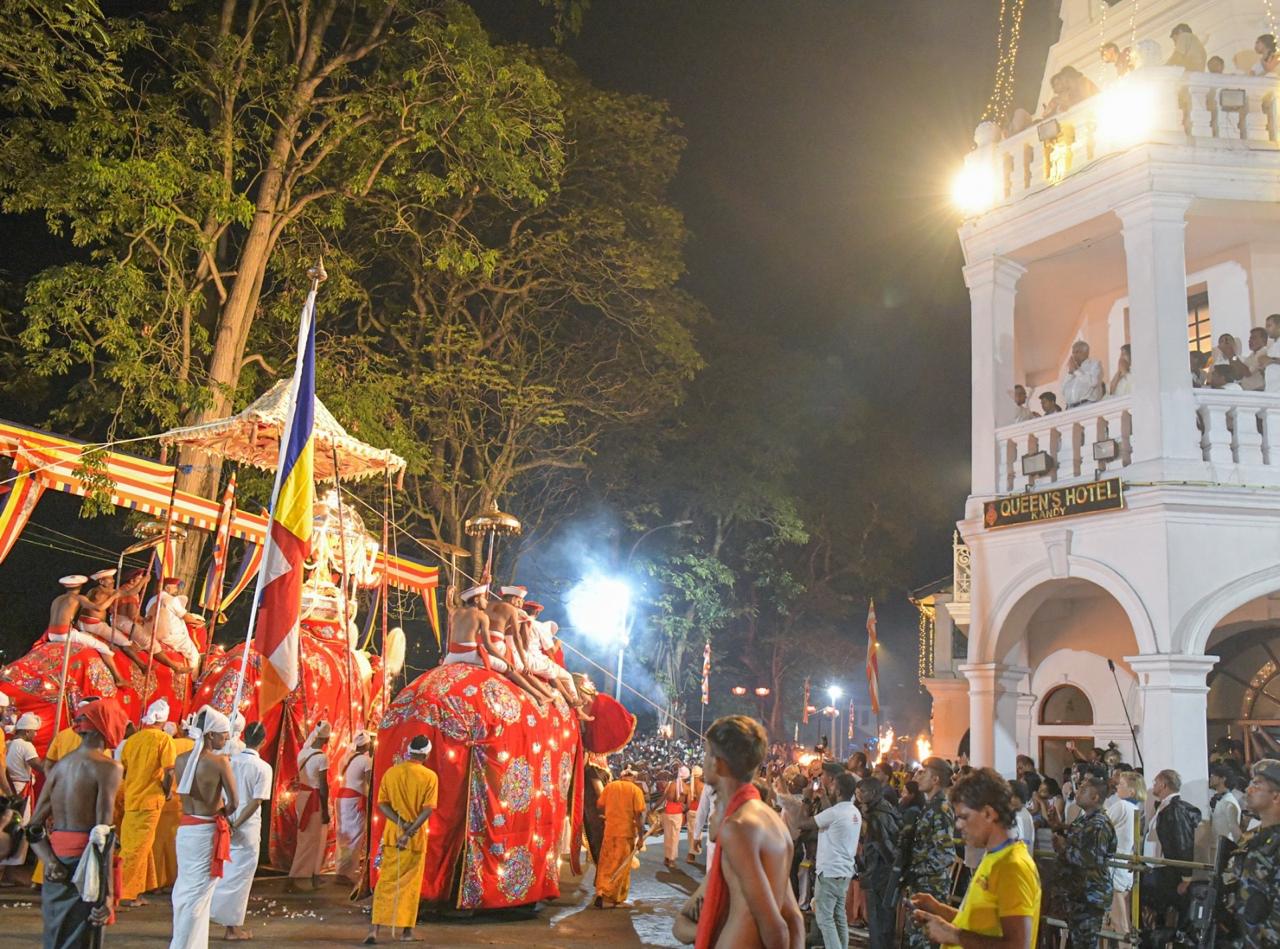 Final Randoli procession of Esala Perahara held (Pics) – Sri Lanka ...