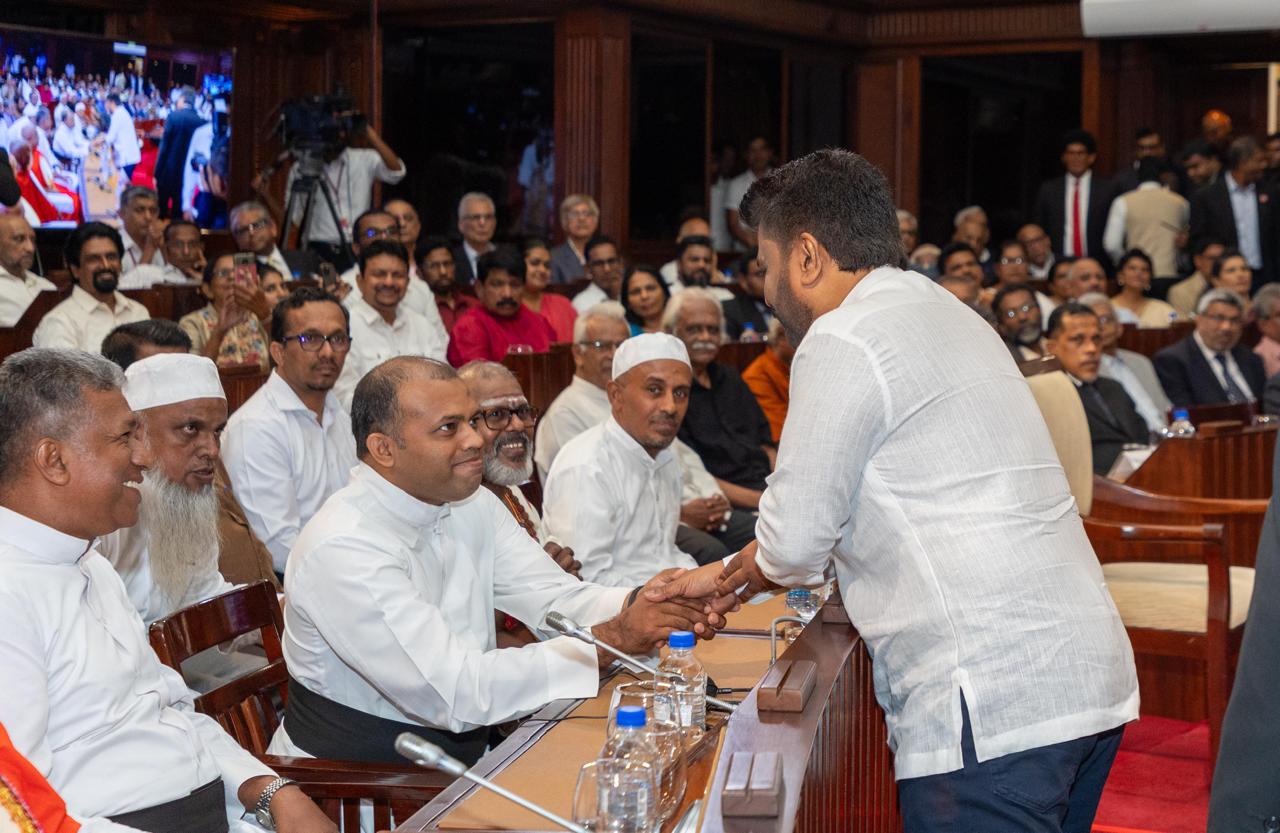 AKD sworn in as 09th Executive President of Sri Lanka (Pics) – Sri ...