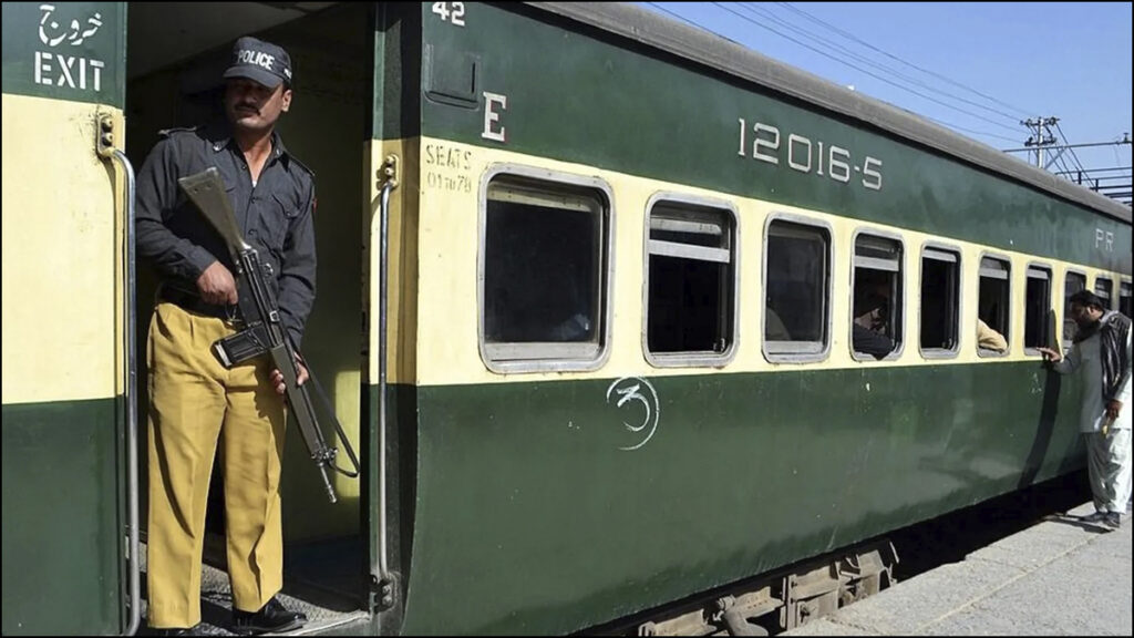 Pakistan militants attack train carrying hundreds of passengers – Sri ...