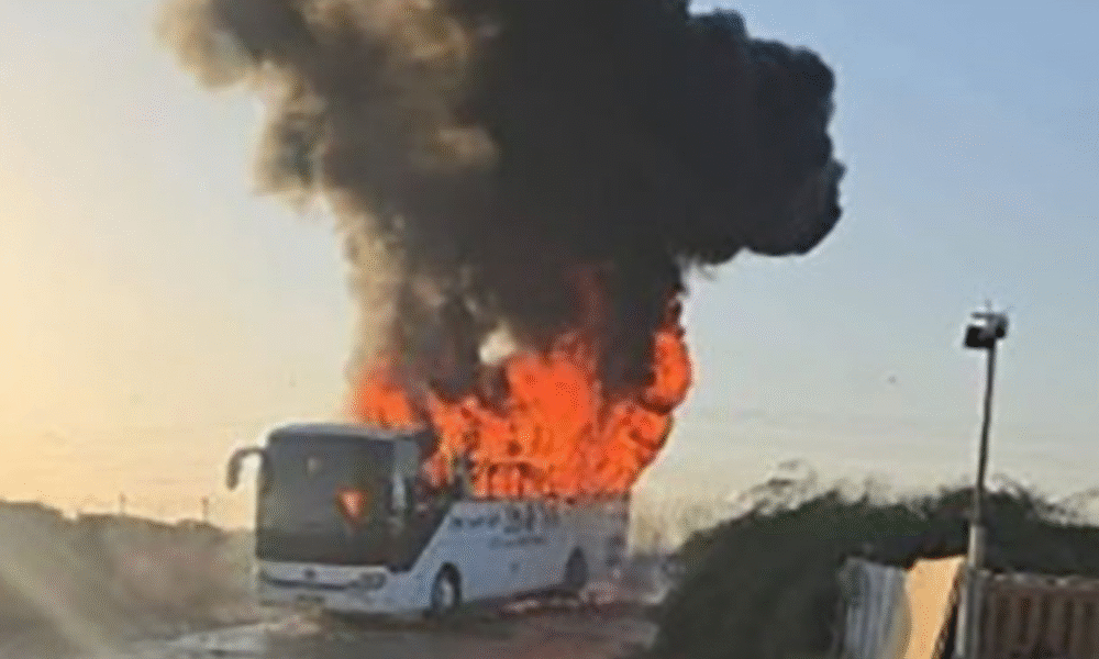 Bus carrying 20 Lankans in Israel, catches fire (Pics) – Sri Lanka ...