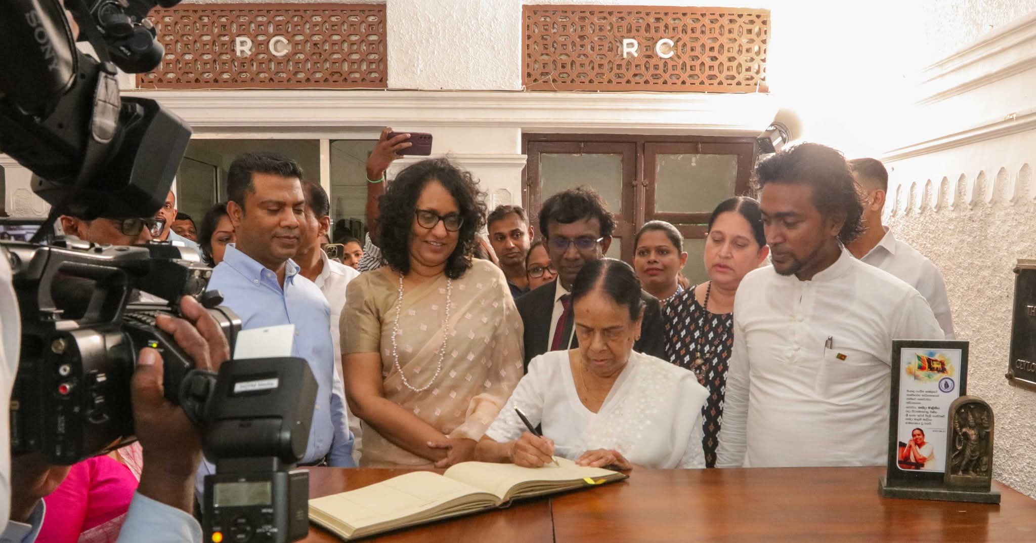 SLBC studio named in honor of Nanda Malini – Sri Lanka Mirror – Right to Know. Power to Change