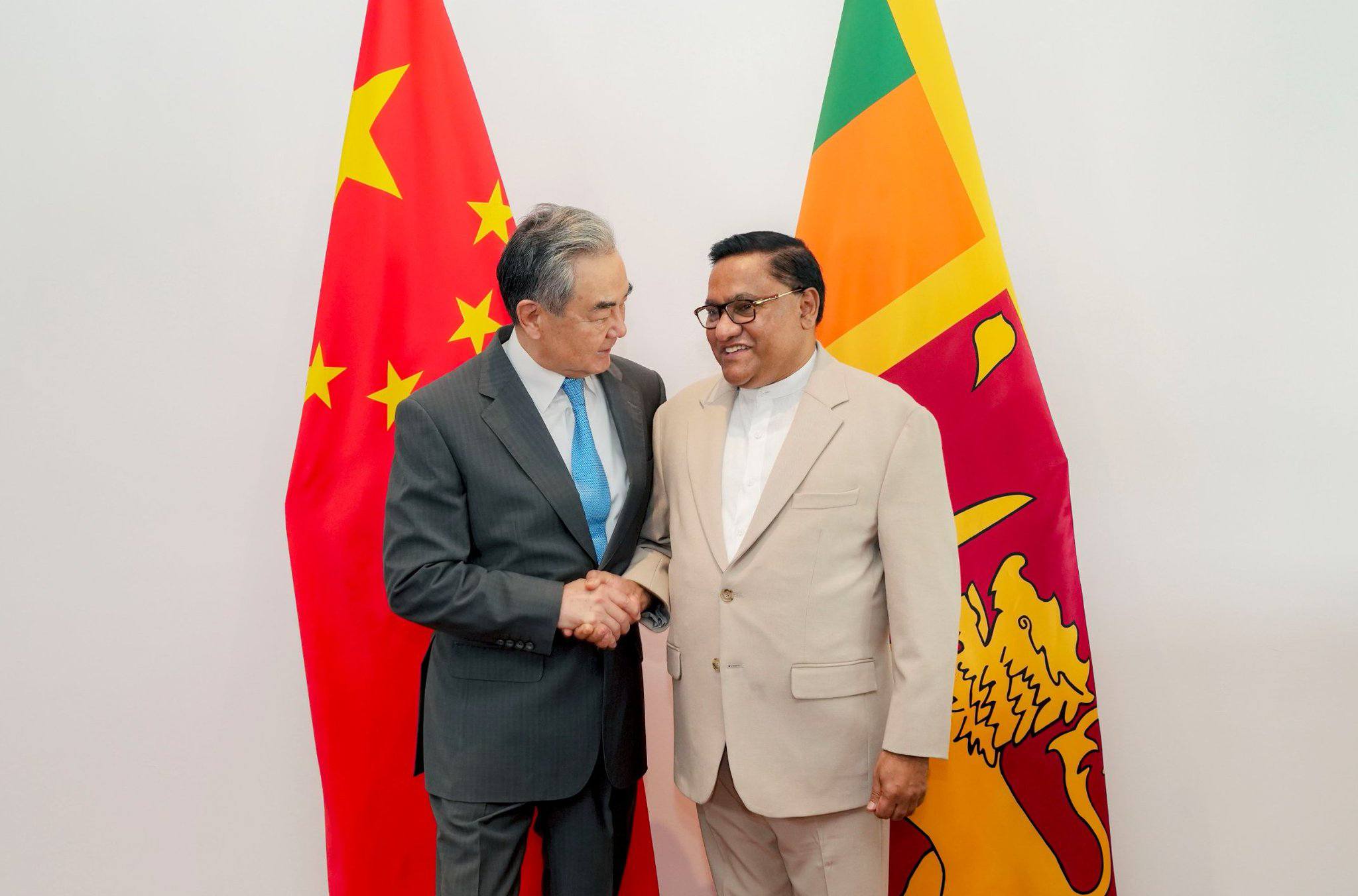 SL – China Foreign Ministers meet in Colombo (Pics) – Sri Lanka Mirror ...