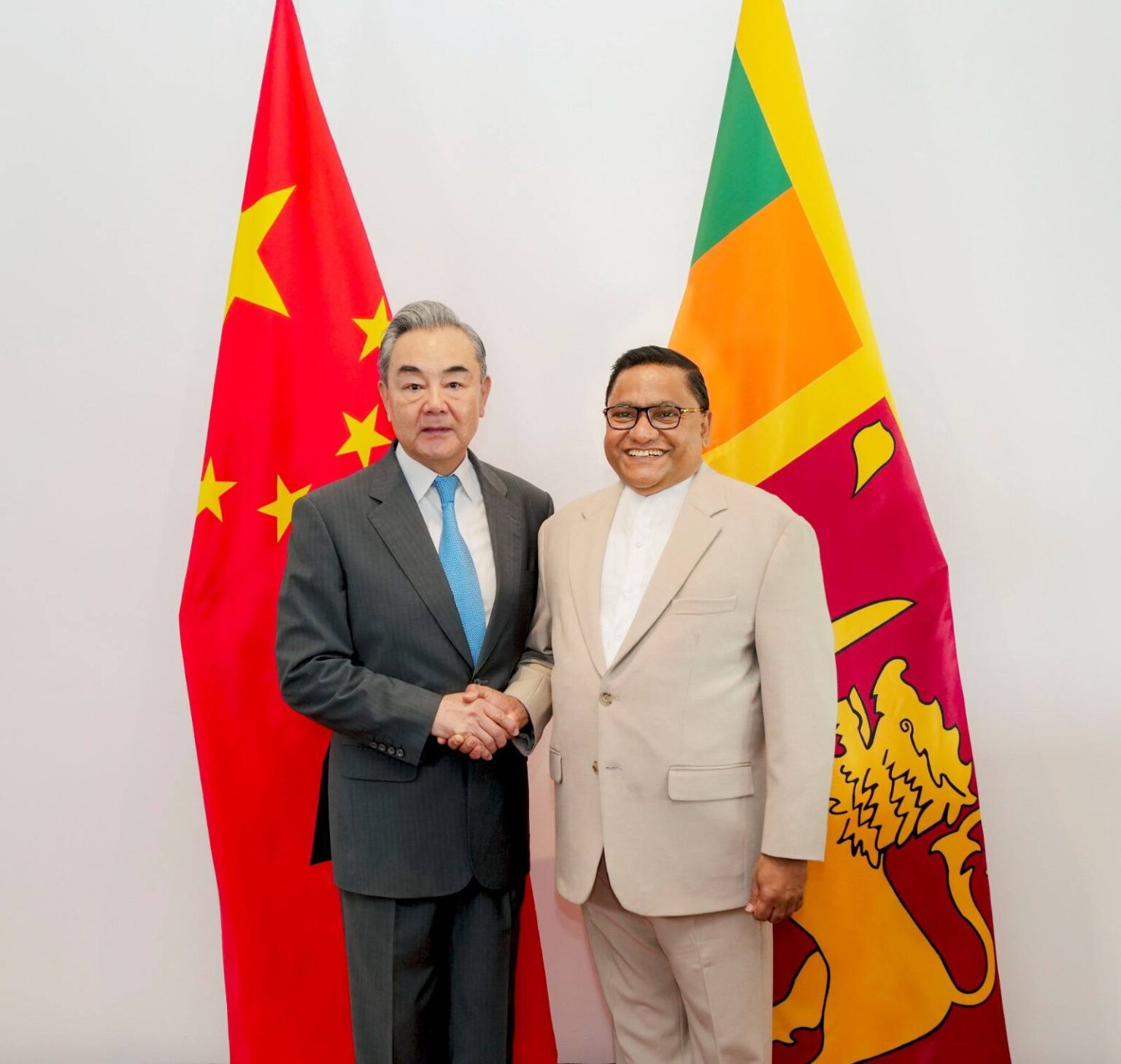 SL – China Foreign Ministers meet in Colombo (Pics) – Sri Lanka Mirror ...